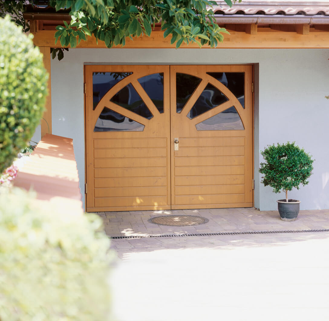 Garagentor Mit Tur Und Fenster